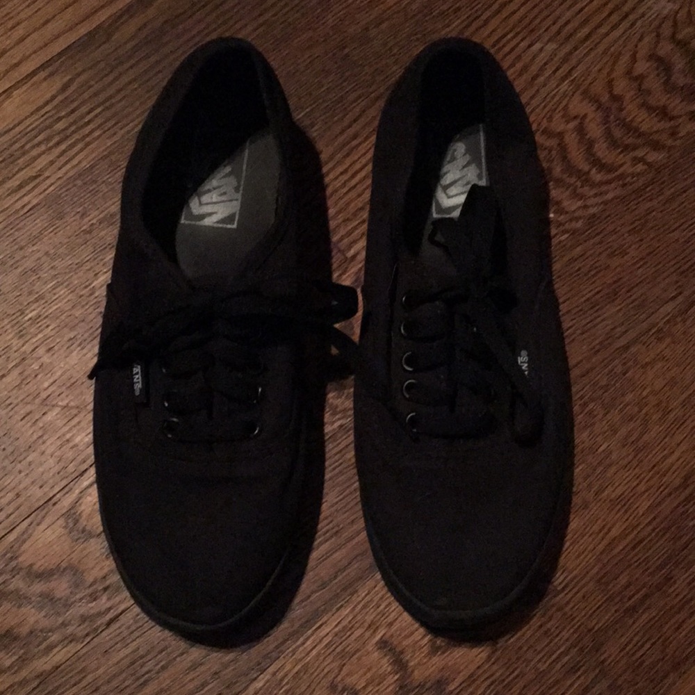 Vans Classic Black Lace Up Sneakers - Gem